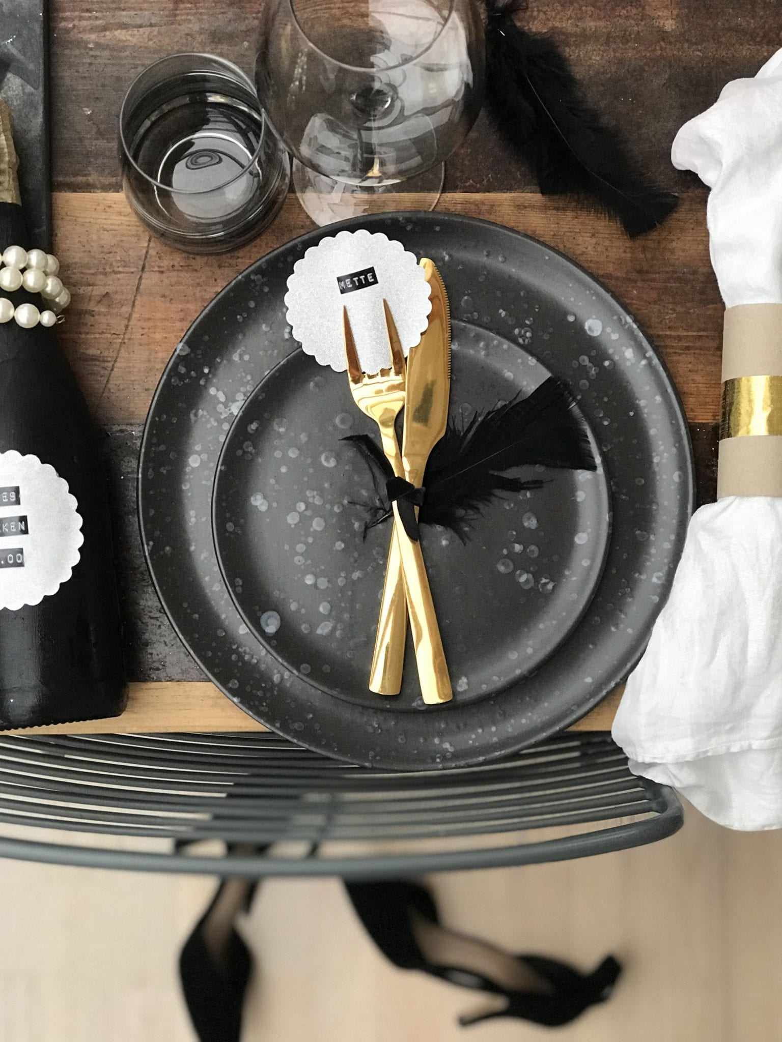 Om pynt til nytårsbordet - mal på dine champagneglas - Sabinas Verden